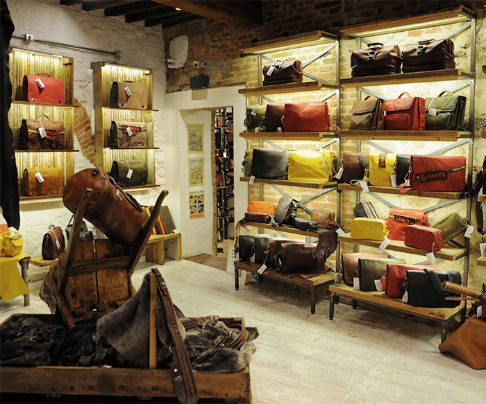 MALEDETTI TOSCANI SHOP Portfolio Shop / Office